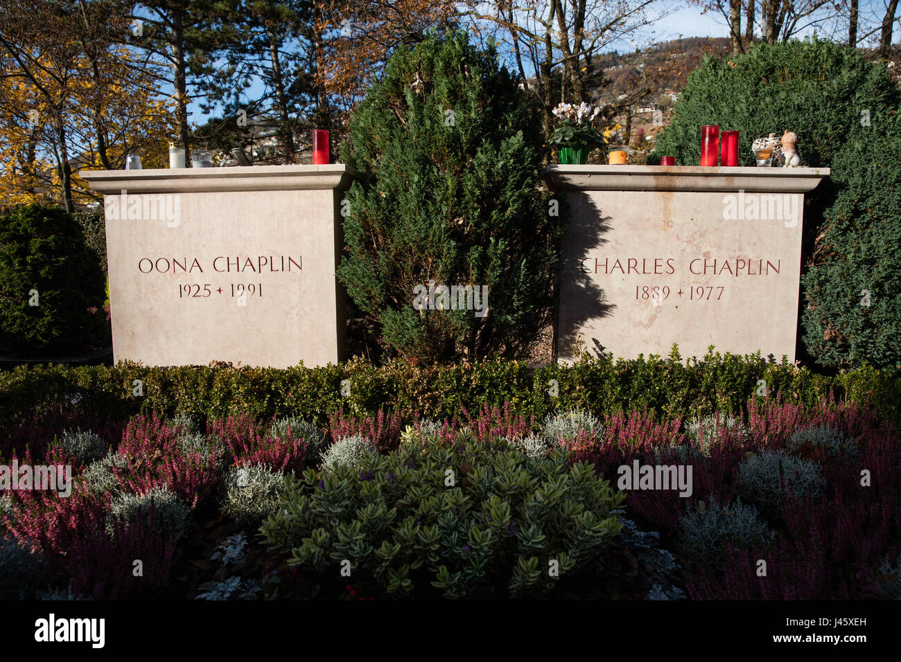 With his wife oona hi-res stock photography and images - Alamy