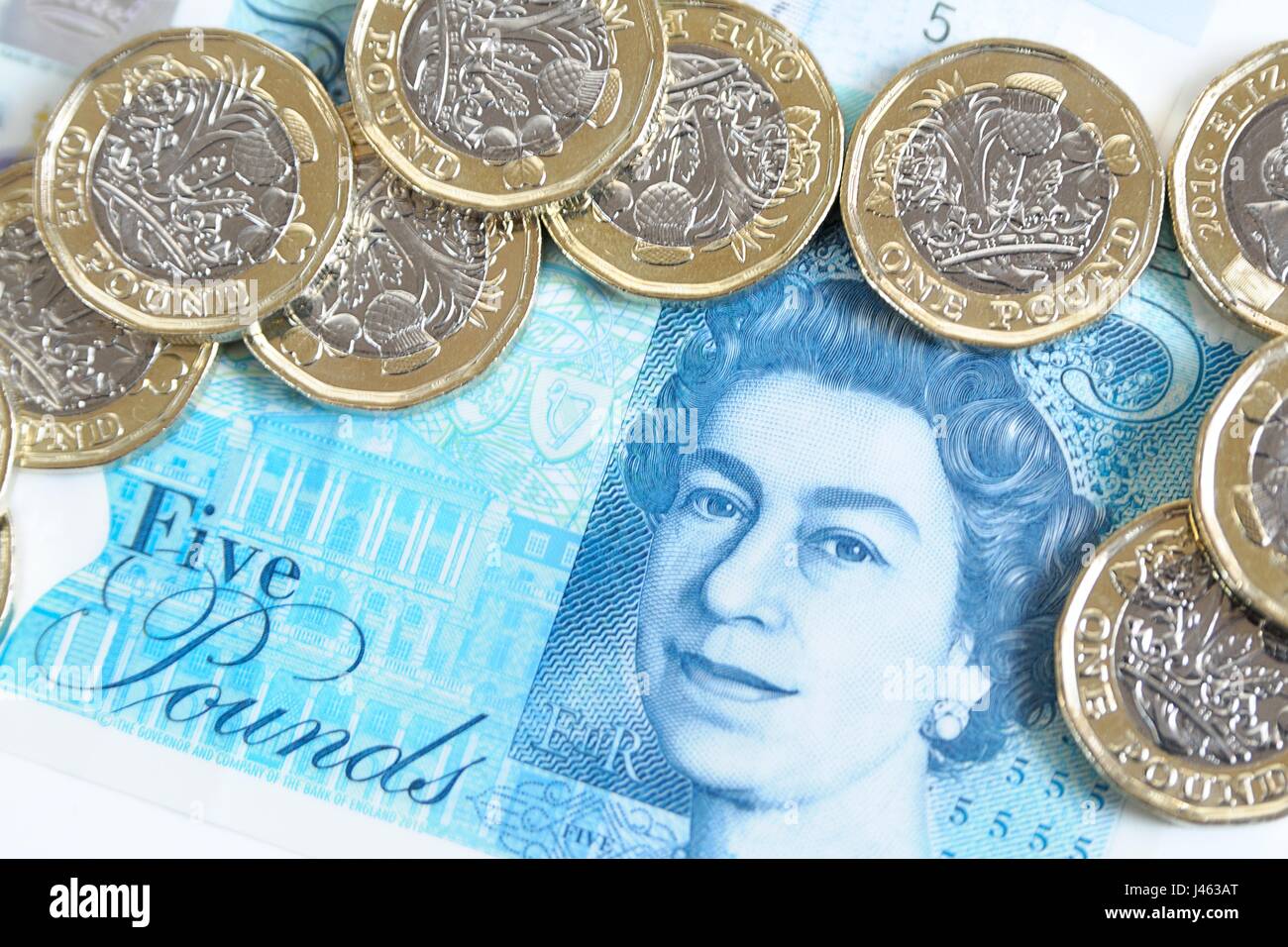 New Pound Coins & Five pound note Stock Photo - Alamy