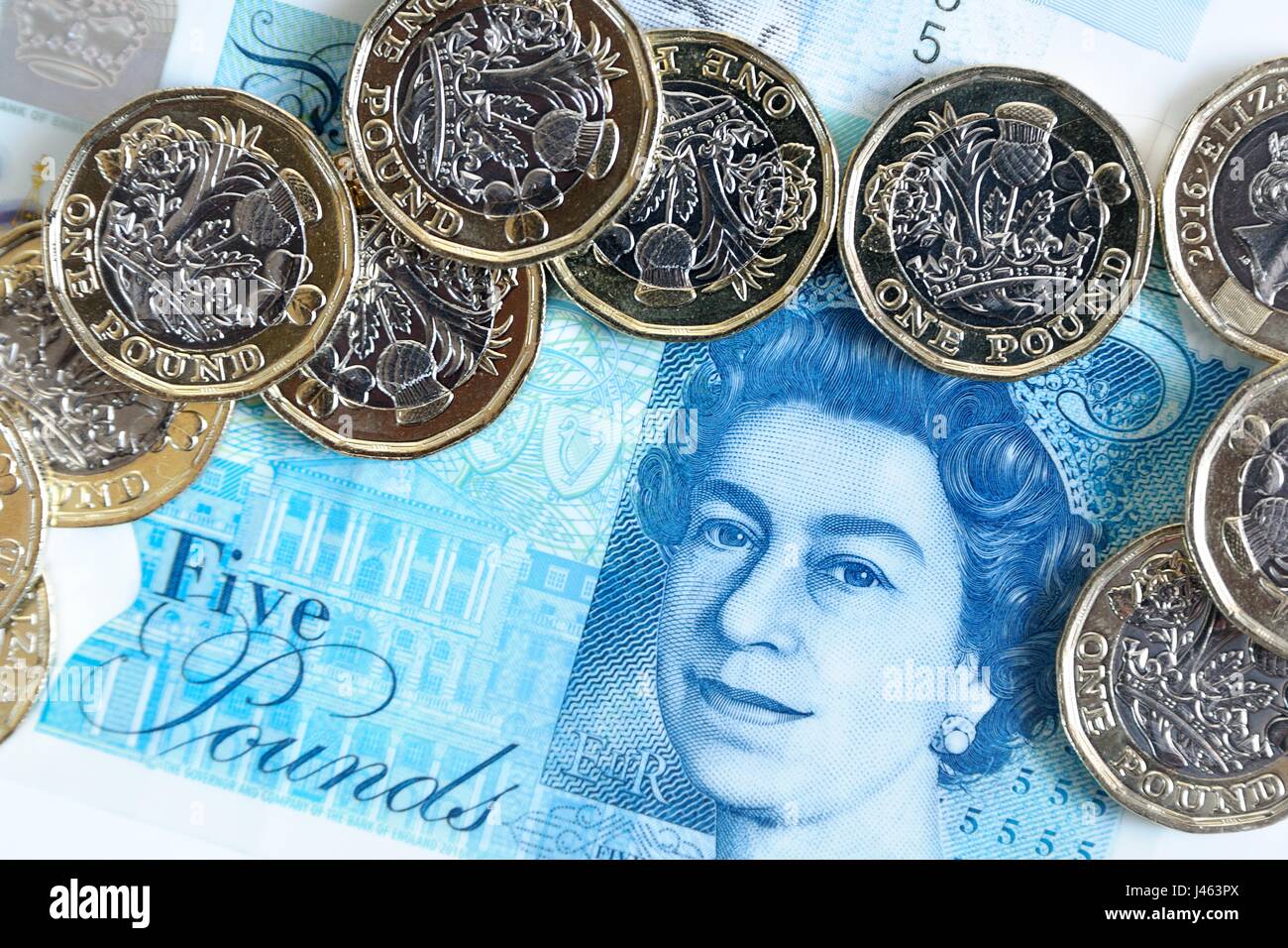New Pound Coins & Five pound note Stock Photo - Alamy