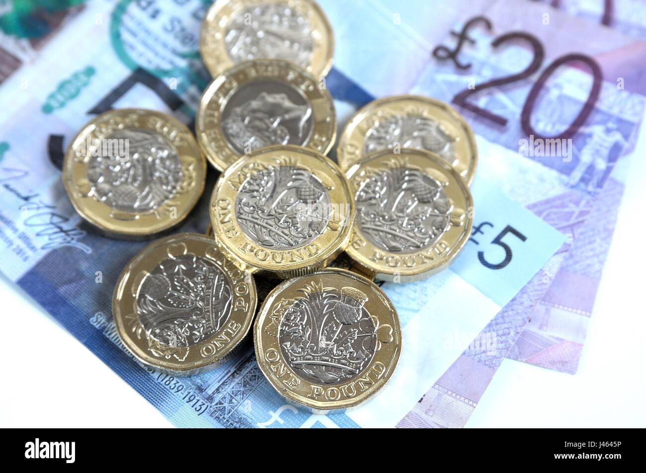 Pound Coins 2017 & Scottish £5 and £20 Notes Stock Photo - Alamy