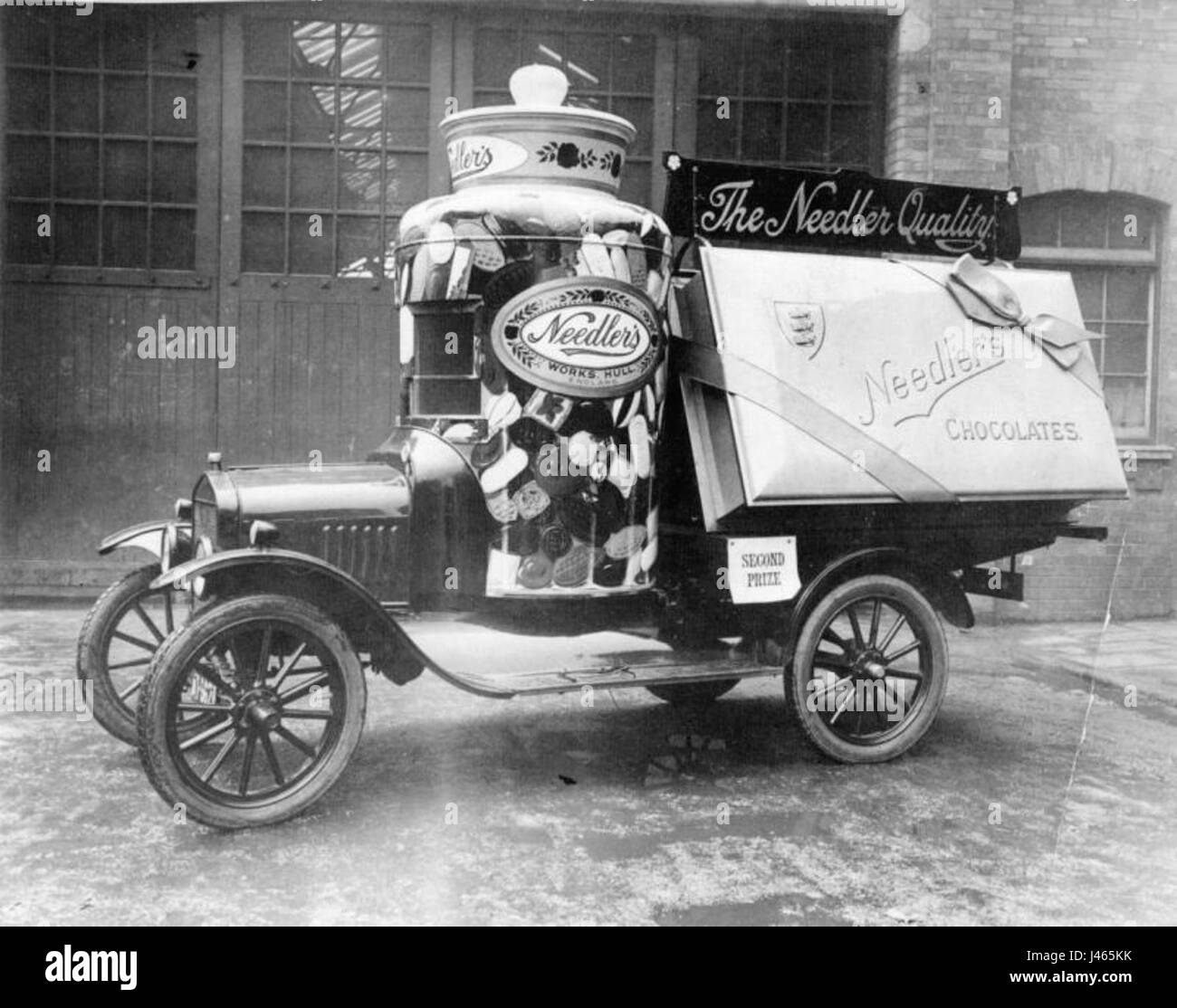 Chocolate advertisement hi-res stock photography and images - Alamy