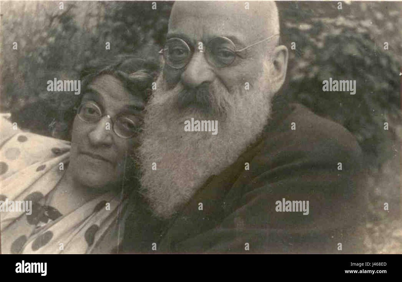 Ossip Minor et sa soeur Lise en 1930 Stock Photo - Alamy