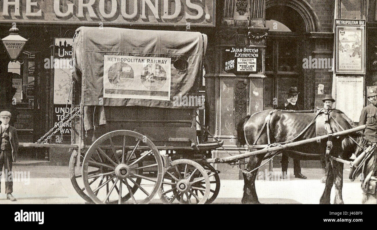 Metropolitan horse wagon Stock Photo - Alamy