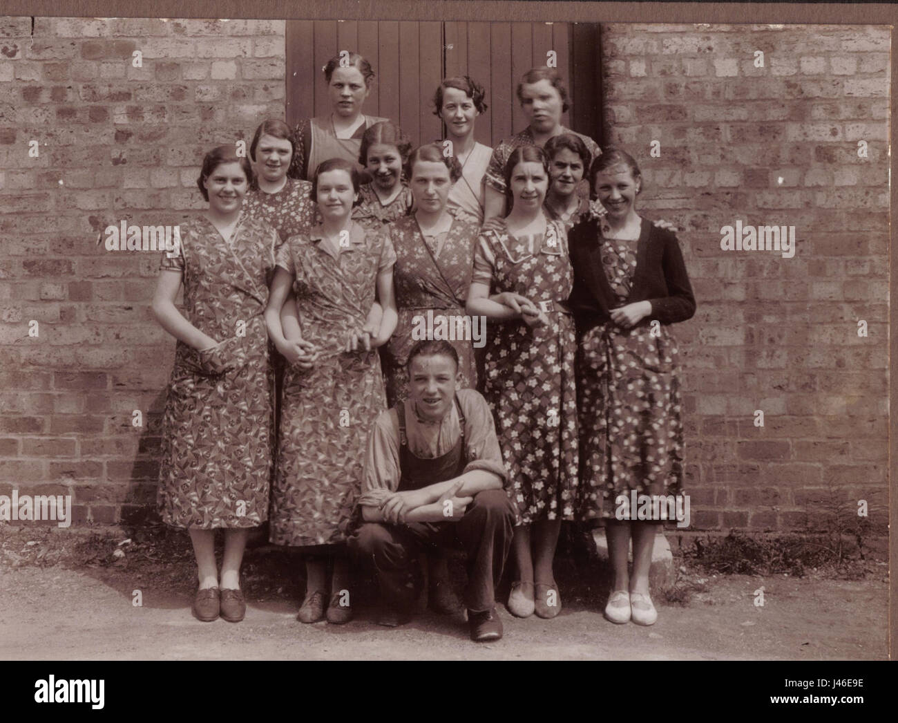 Mill Workers at Barrmill, Ayrshire Stock Photo - Alamy