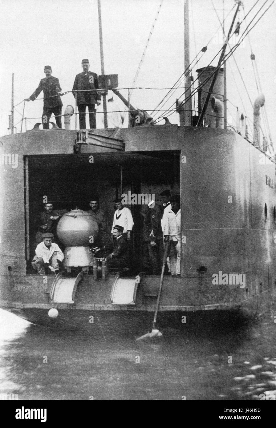 NLMS Hydra (1911) Back side Stock Photo - Alamy