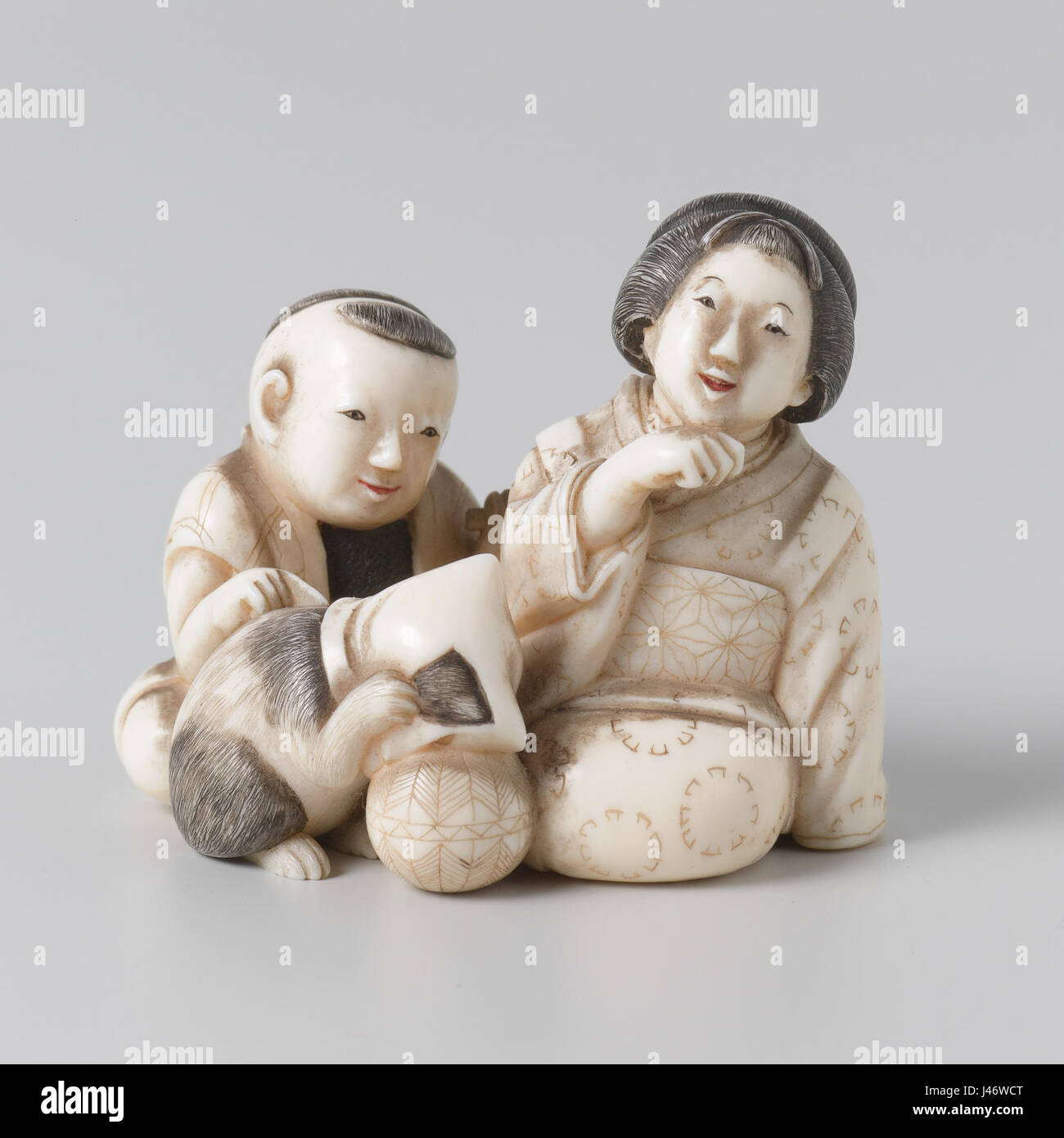 Netsuke cat hi-res stock photography and images - Alamy