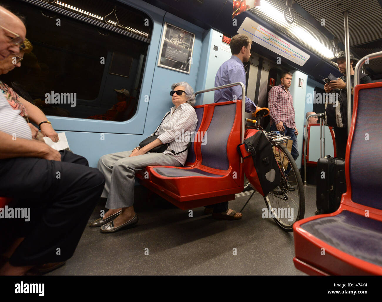 Lisbon train hi-res stock photography and images - Alamy