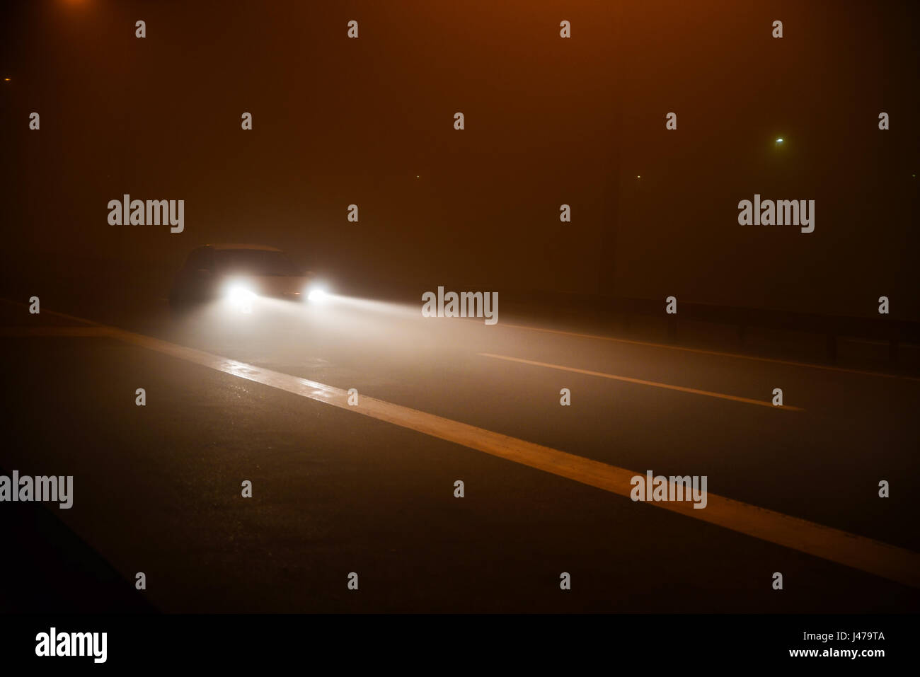 Red traffic light in fog hi-res stock photography and images - Alamy