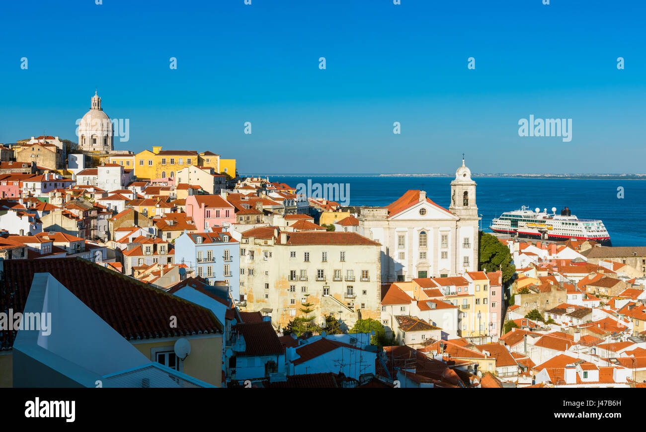 Downtown and tagus river hi-res stock photography and images - Alamy