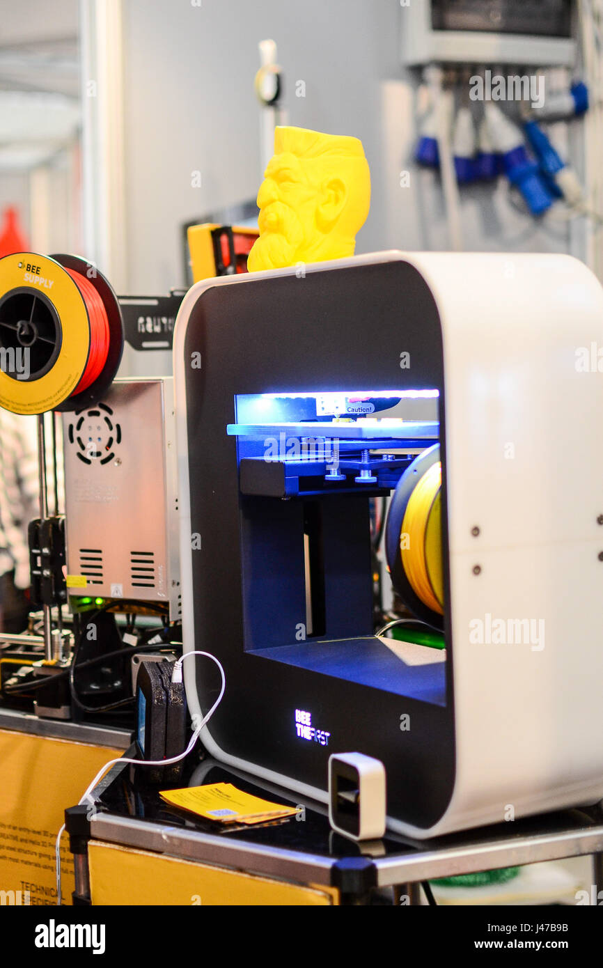 Modern 3D printers Stock Photo - Alamy