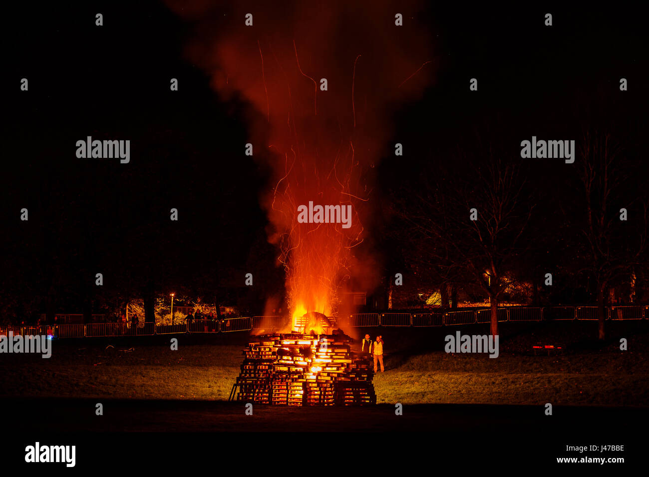 Large bonfire on November 5th Stock Photo - Alamy