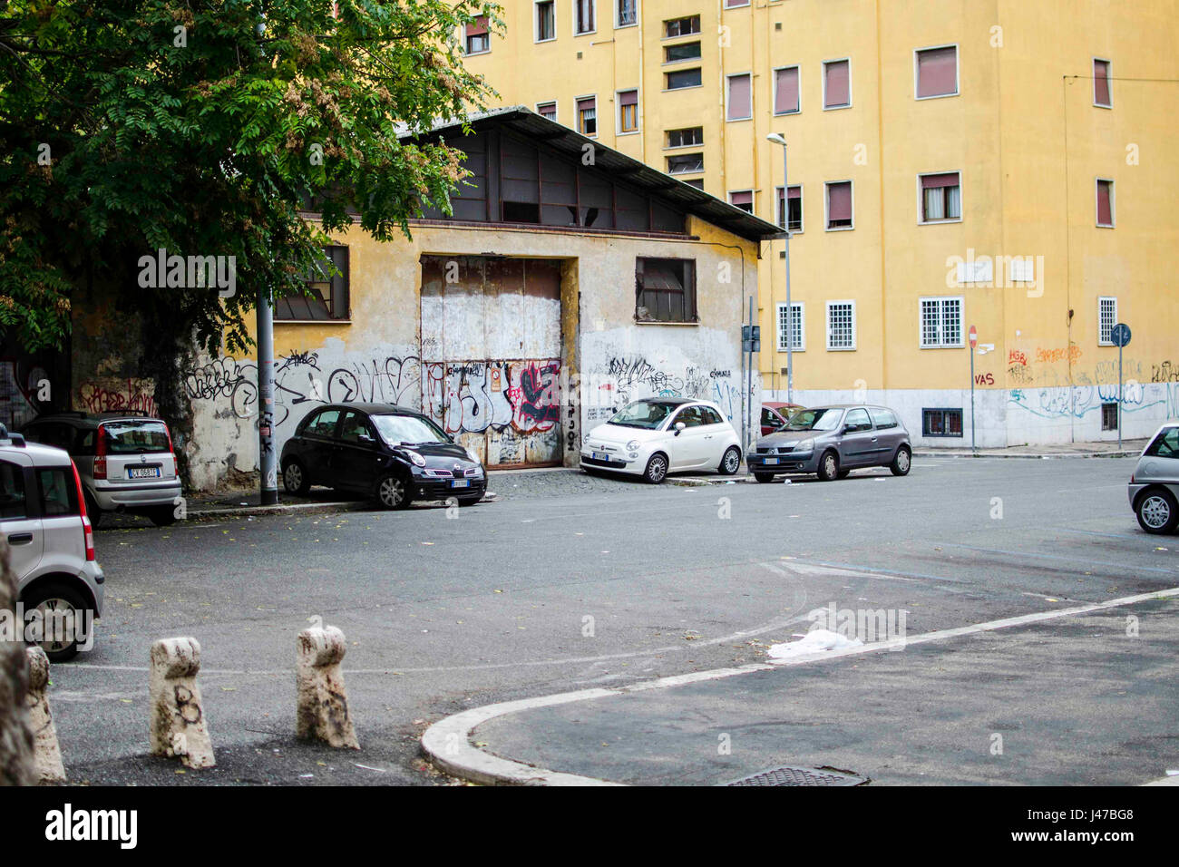 Urban Rome Italy street life Stock Photo - Alamy