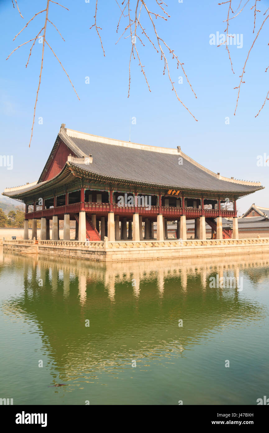 Gyeonghoeru Pavilion in Gyeongbokgung palace in seoul, South Korea ...