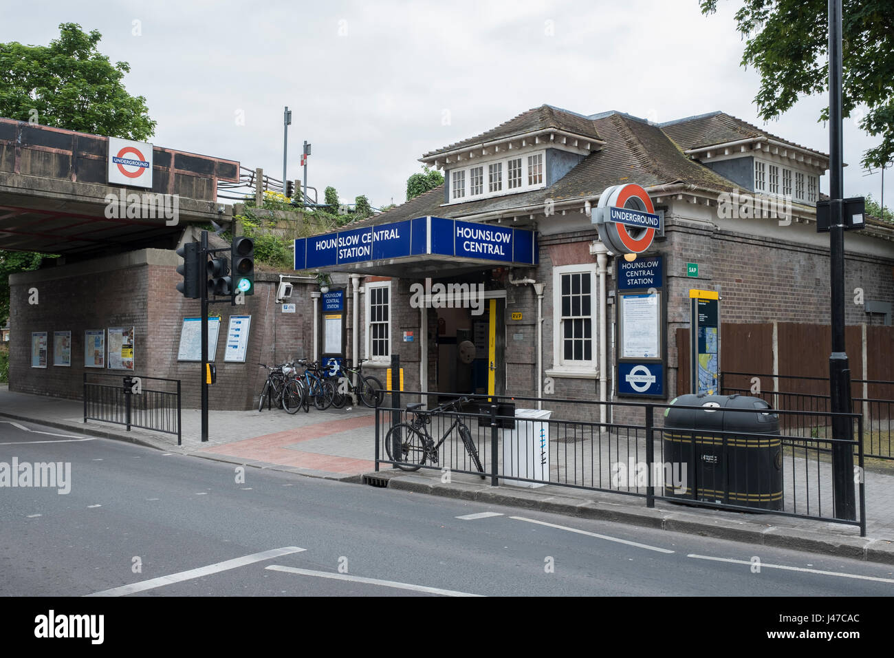 Hounslow central tube station hi-res stock photography and images - Alamy