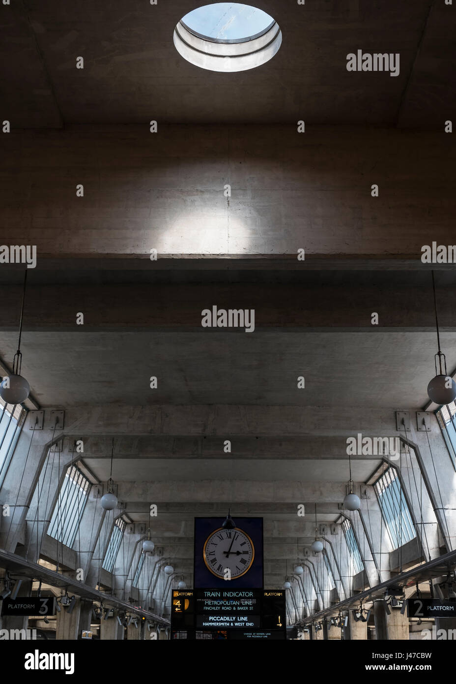 Uxbridge station hi-res stock photography and images - Alamy