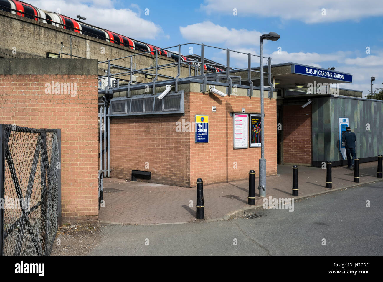 Ruislip gardens underground station hi-res stock photography and images ...