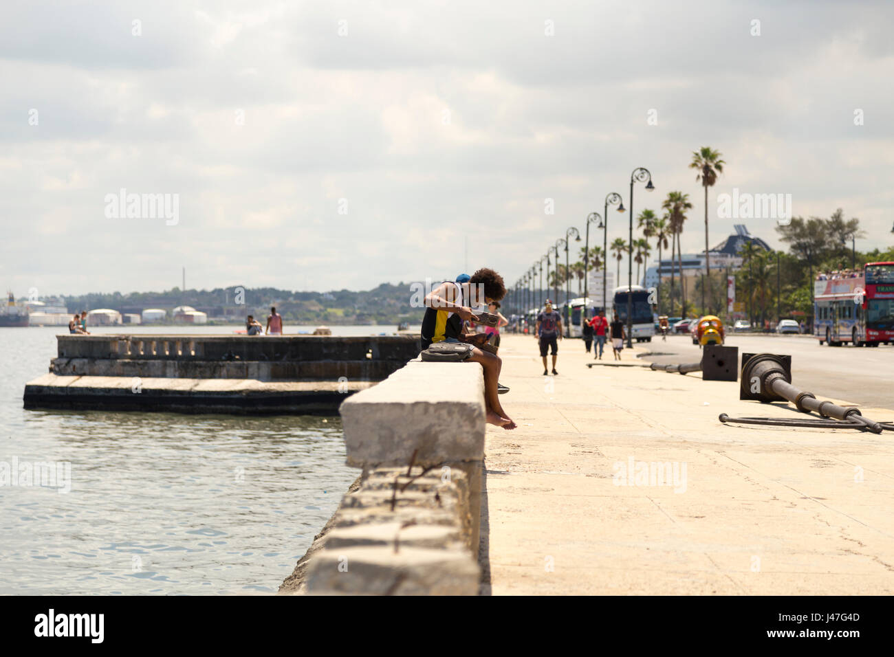 Cuban wood carver carving in Havana, Cuba Stock Photo - Alamy