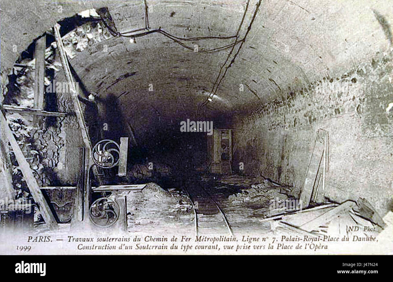 Travaux souterrains de paris hi-res stock photography and images - Alamy