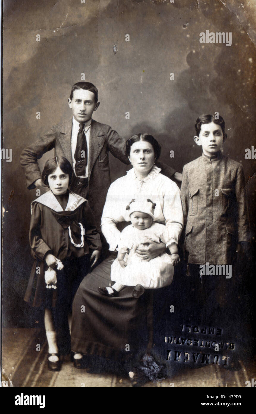 Palagini Family on 1916 or 1917 Stock Photo - Alamy