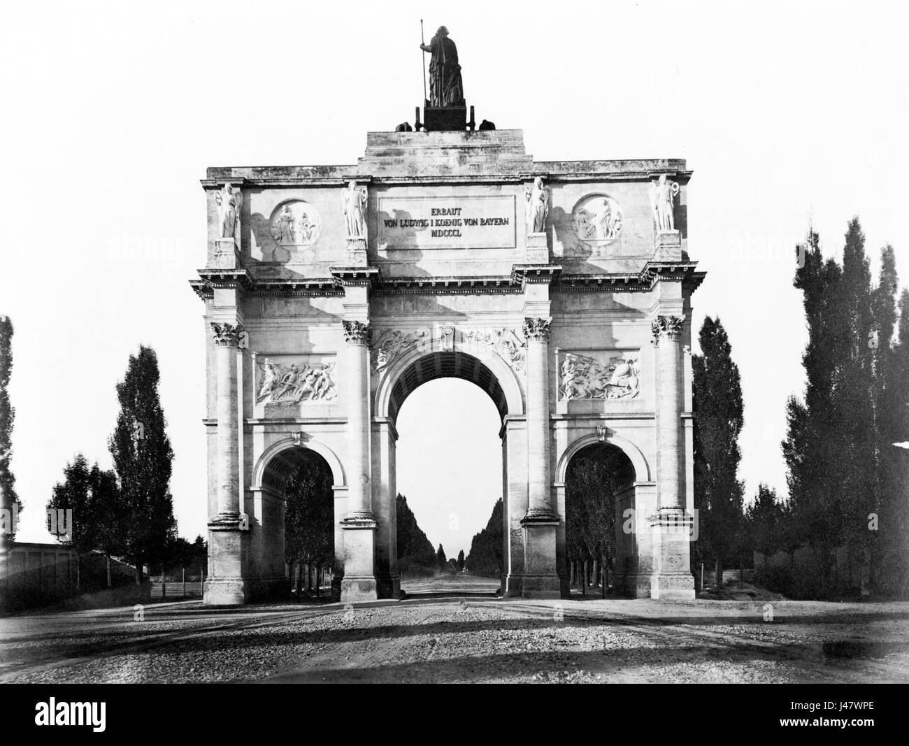 Munich architectural landmarks Black and White Stock Photos & Images ...