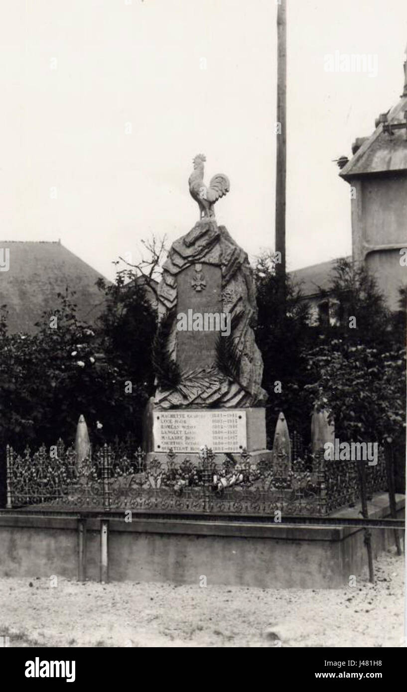 Early 20th century commemorative monument hi-res stock photography and ...