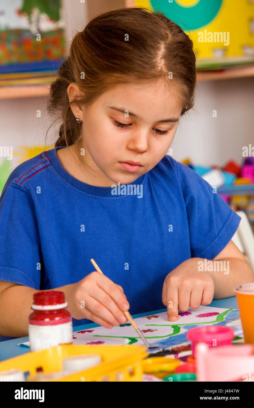 Small students girl painting in art school class Stock Photo - Alamy