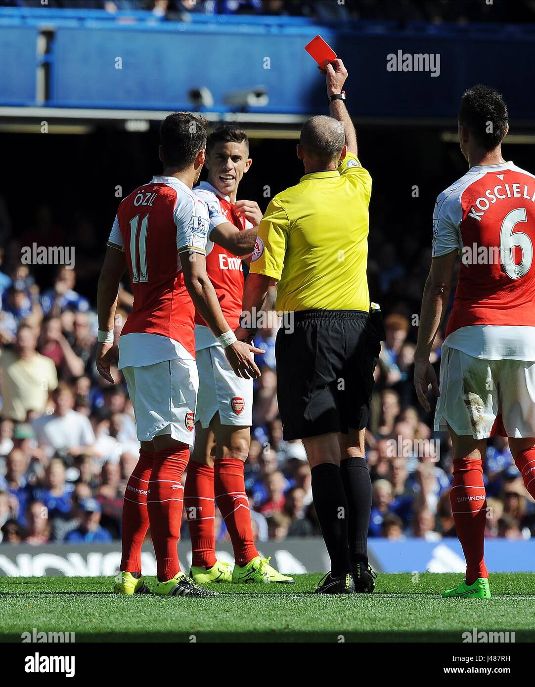 REFEREE MICHAEL DEAN SHOWS THE CHELSEA V ARSENAL STAMFORD BRIDGE ...