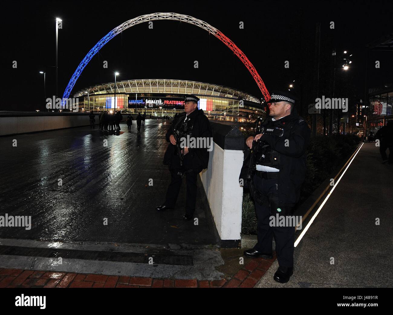 THE FAMOUS WEMBLEY ARCH ILLUMI THE MESSAGE ON THE L/E/D BOARD WEMBLEY ...