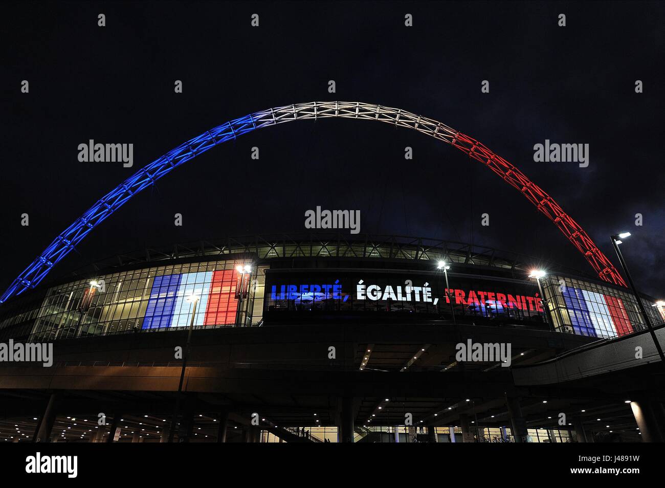 THE FAMOUS WEMBLEY ARCH ILLUMI THE MESSAGE ON THE L/E/D BOARD WEMBLEY ...