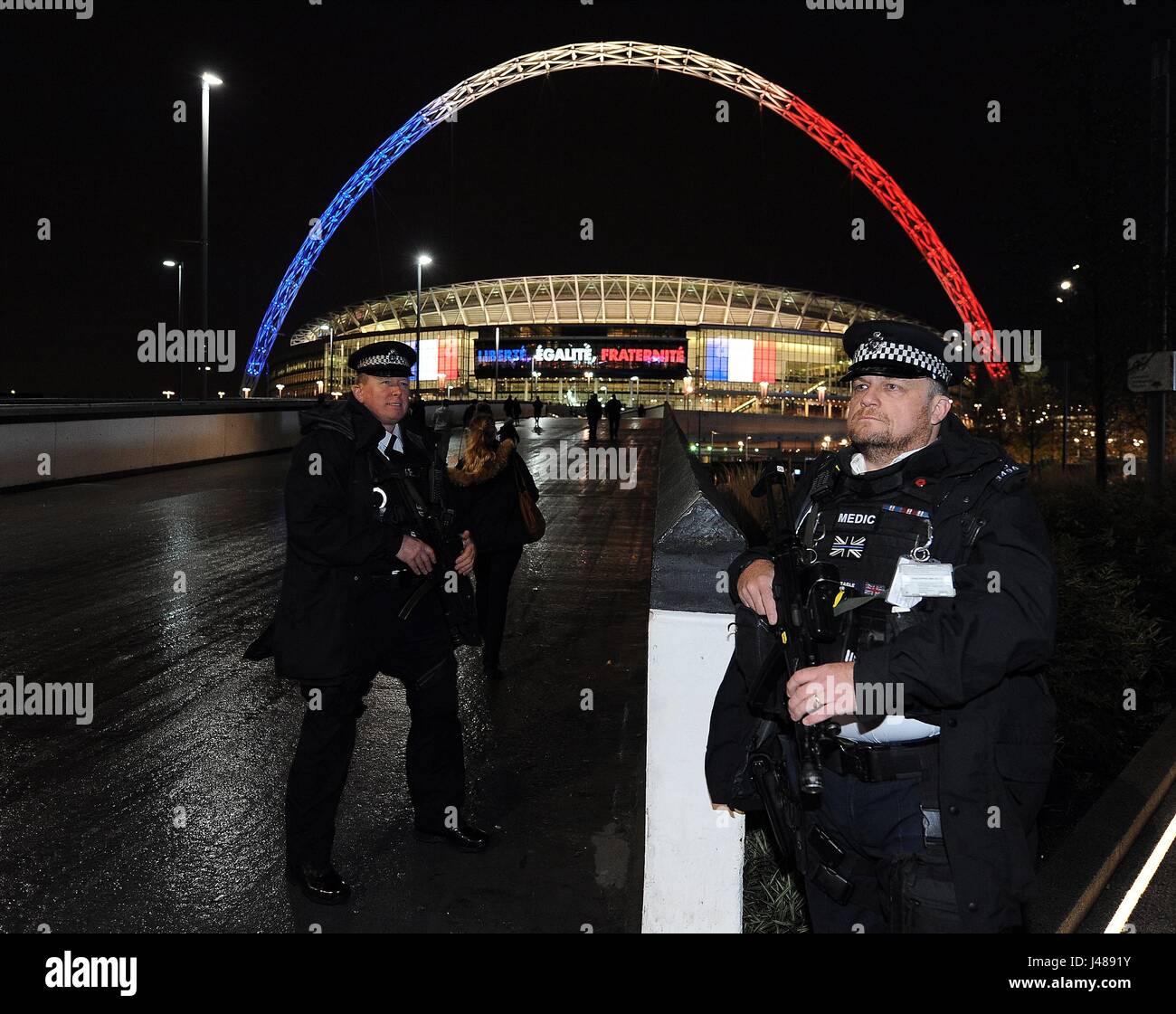 THE FAMOUS WEMBLEY ARCH ILLUMI THE MESSAGE ON THE L/E/D BOARD WEMBLEY ...