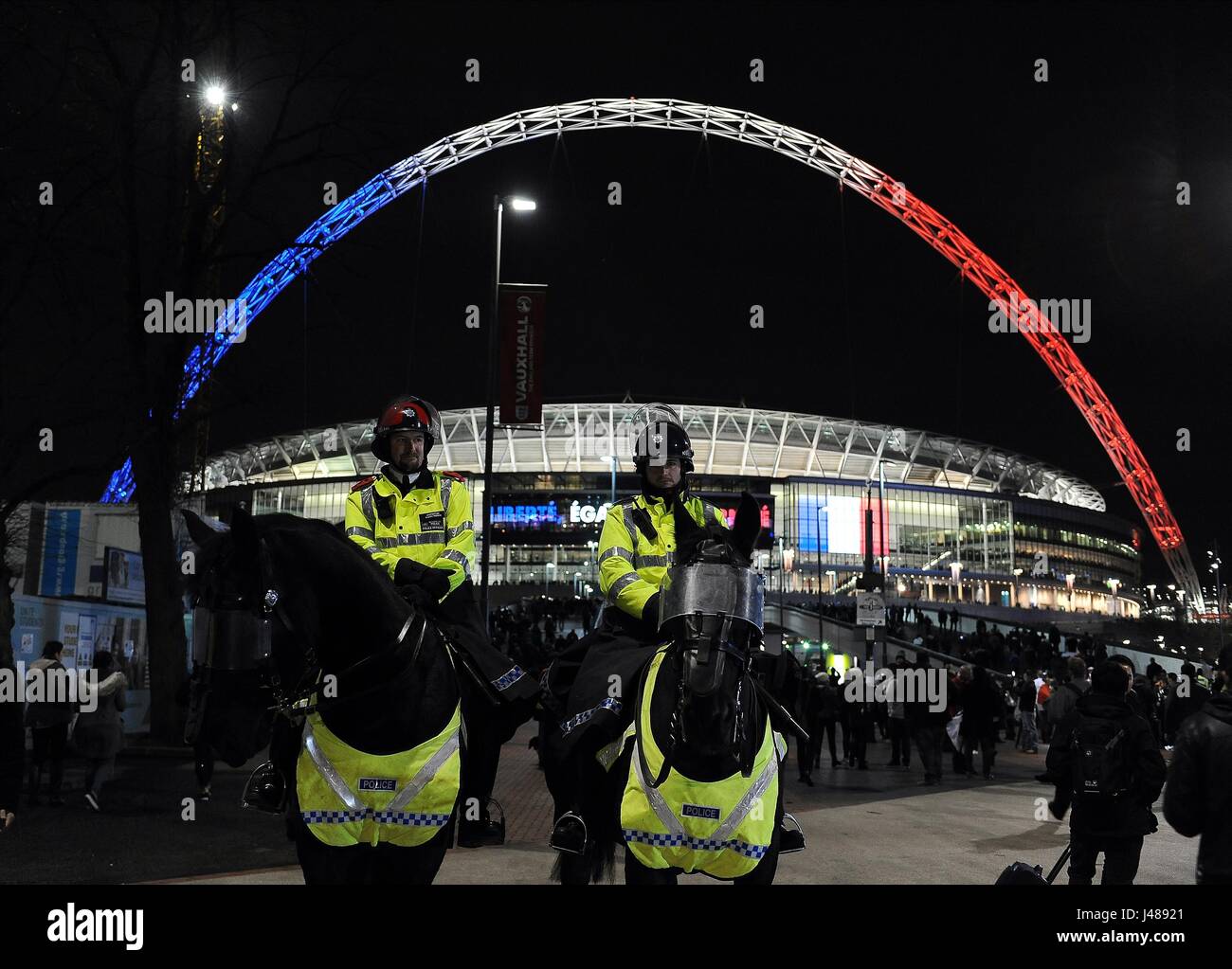 THE FAMOUS WEMBLEY ARCH ILLUMI THE MESSAGE ON THE L/E/D BOARD WEMBLEY ...