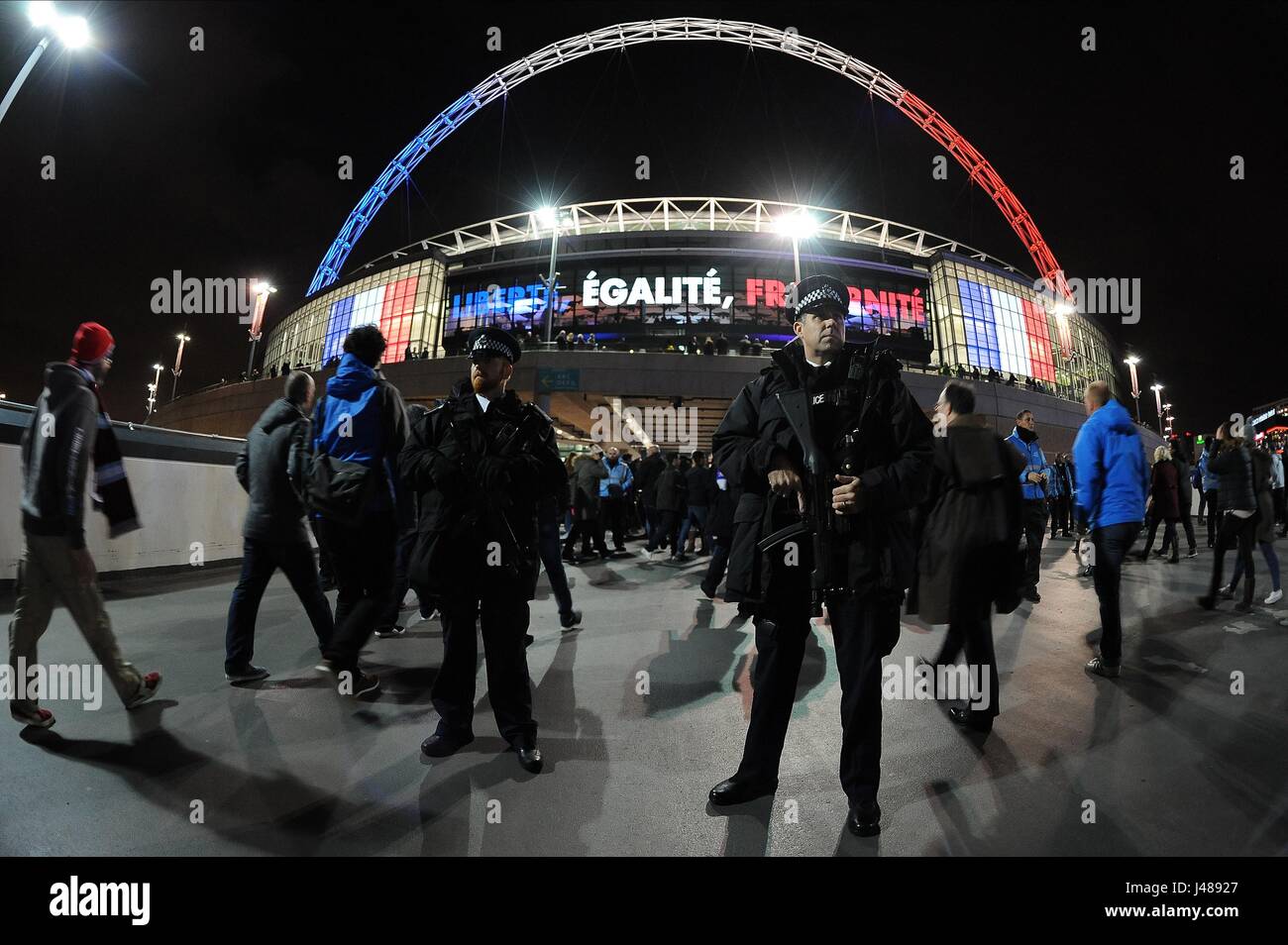 THE FAMOUS WEMBLEY ARCH ILLUMI THE MESSAGE ON THE L/E/D BOARD WEMBLEY ...