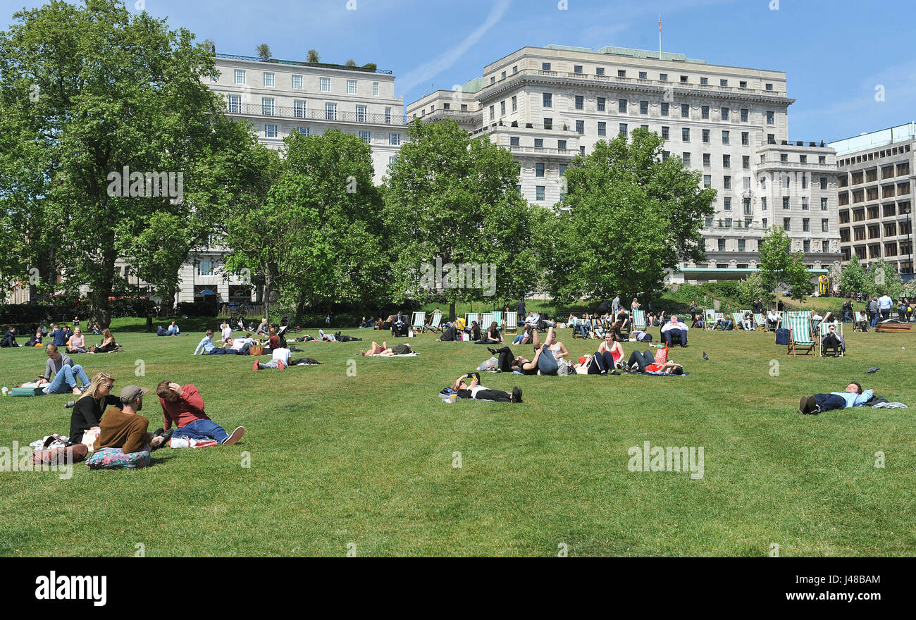 People enjoy the spring weather in Green Park, central London Stock ...