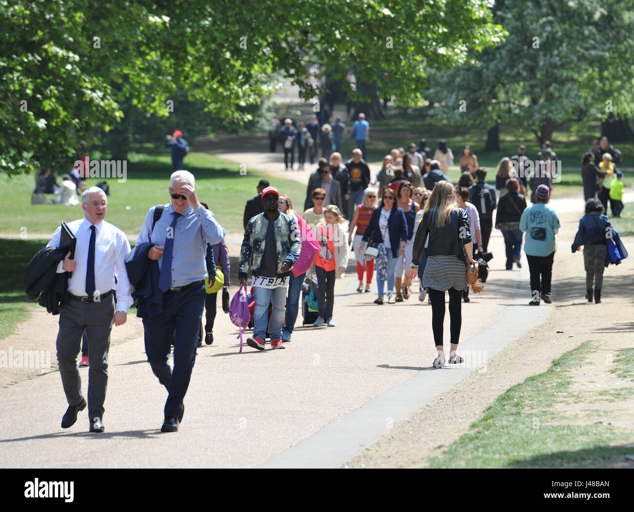People enjoy the spring weather in Green Park, central London Stock ...