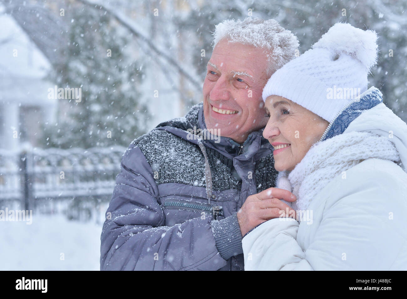 Elderly couple in winter Stock Photo - Alamy