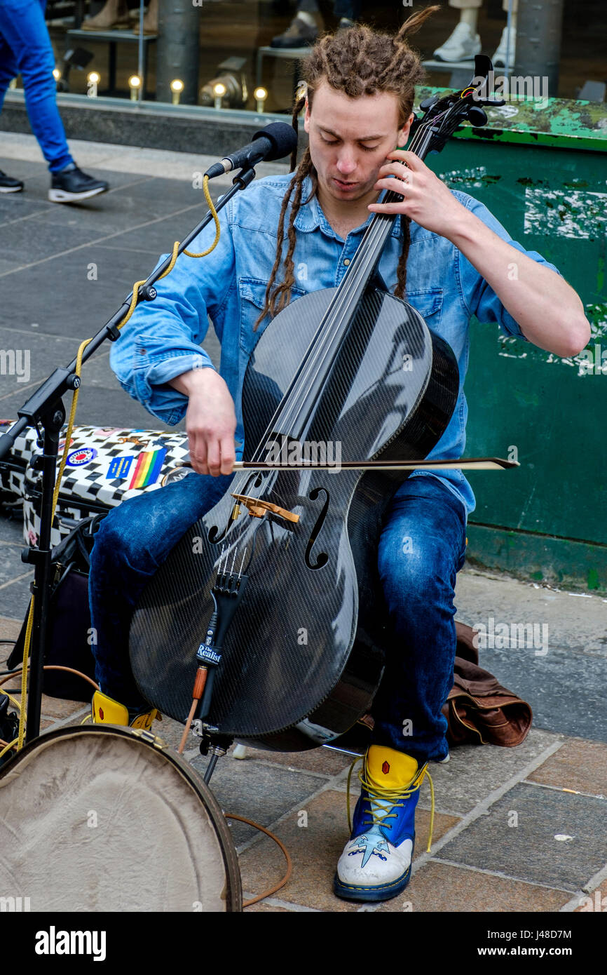 Morrissey singer record hi-res stock photography and images - Alamy
