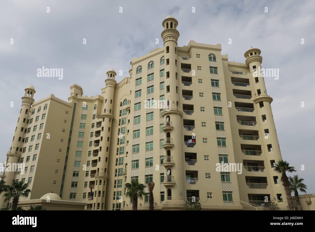 Well known settlement The Palm Jumeirah in Dubai Stock Photo - Alamy