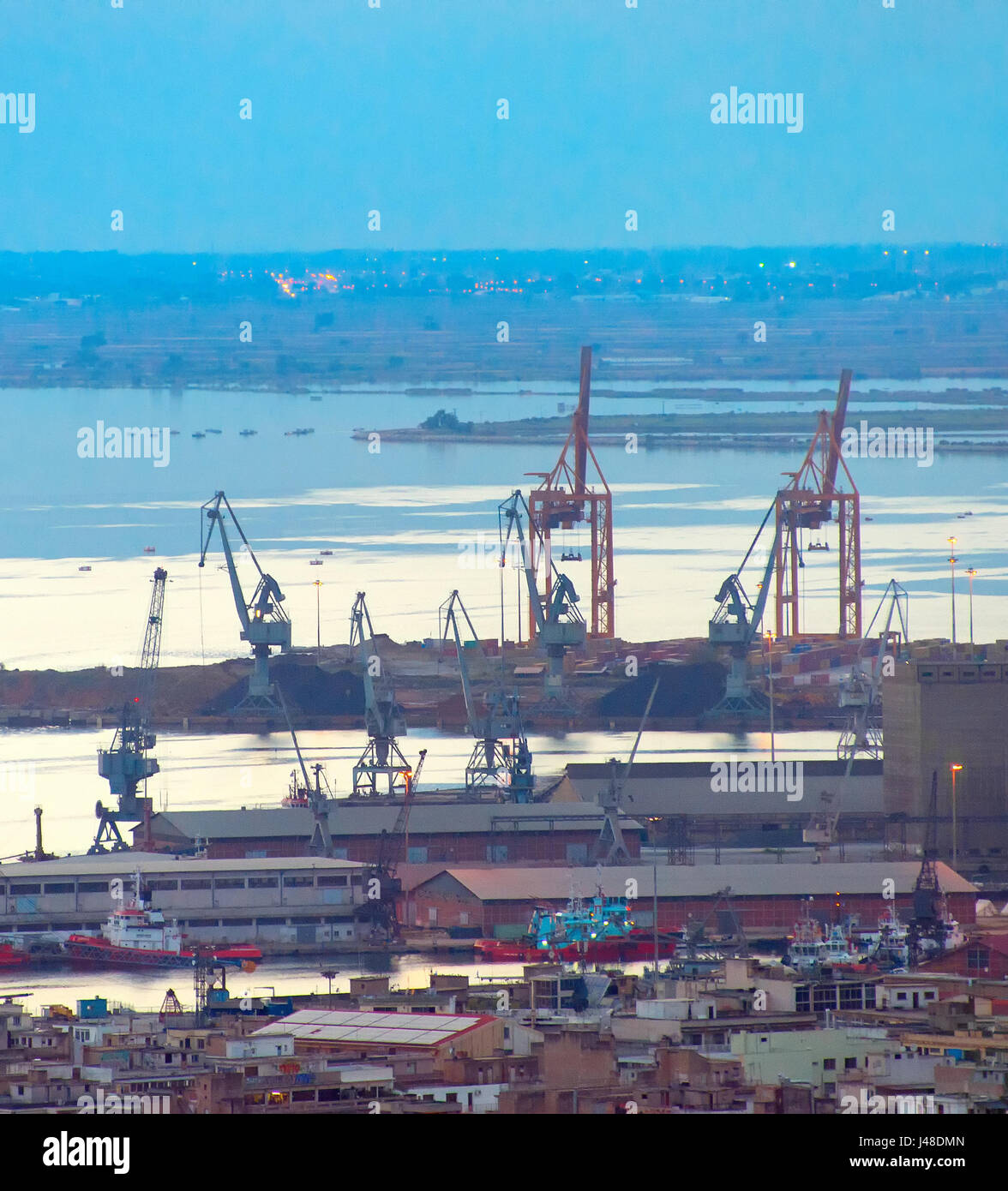 Cargo ship greece hi-res stock photography and images - Alamy