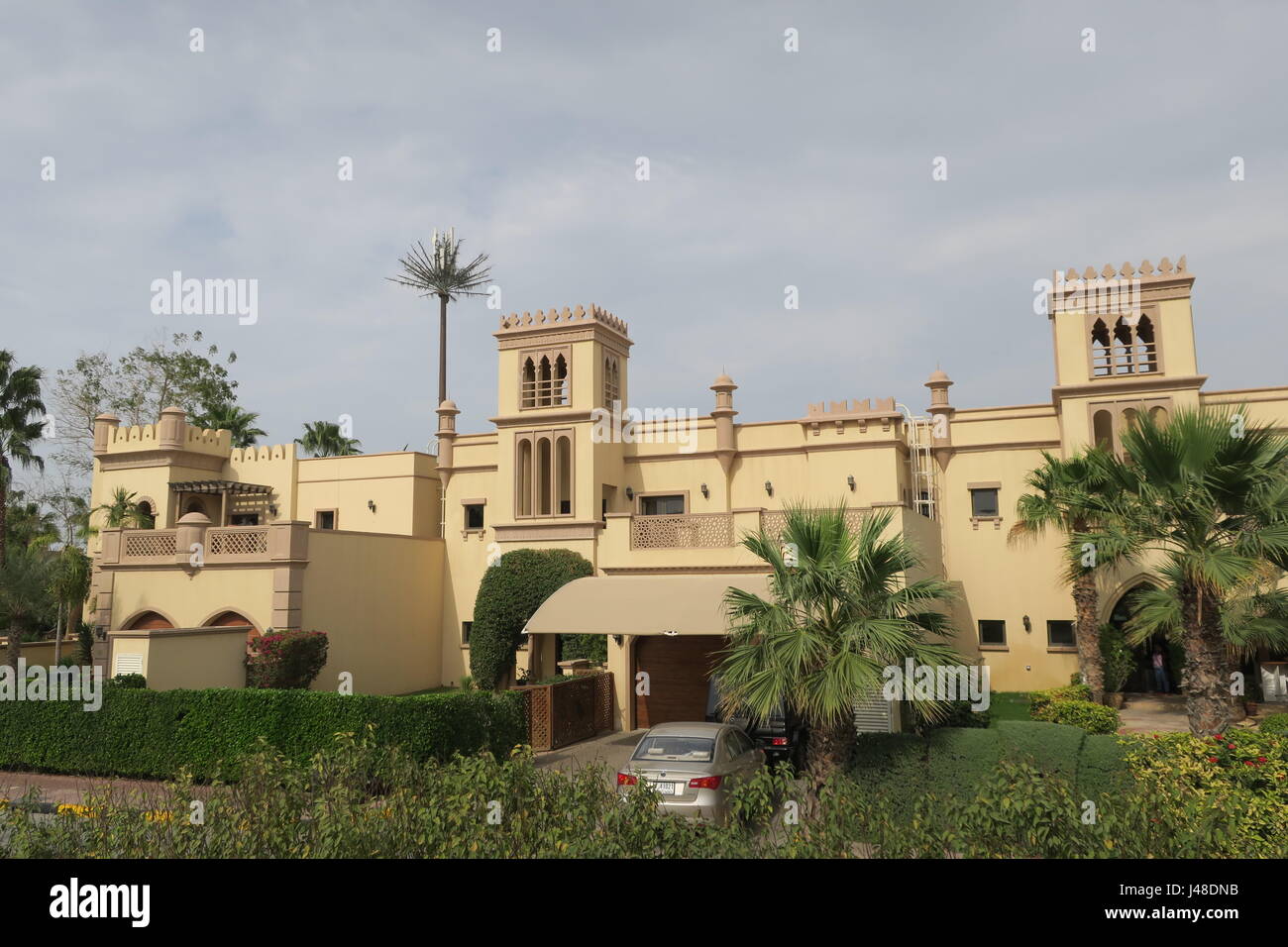 Well known settlement The Palm Jumeirah in Dubai Stock Photo - Alamy