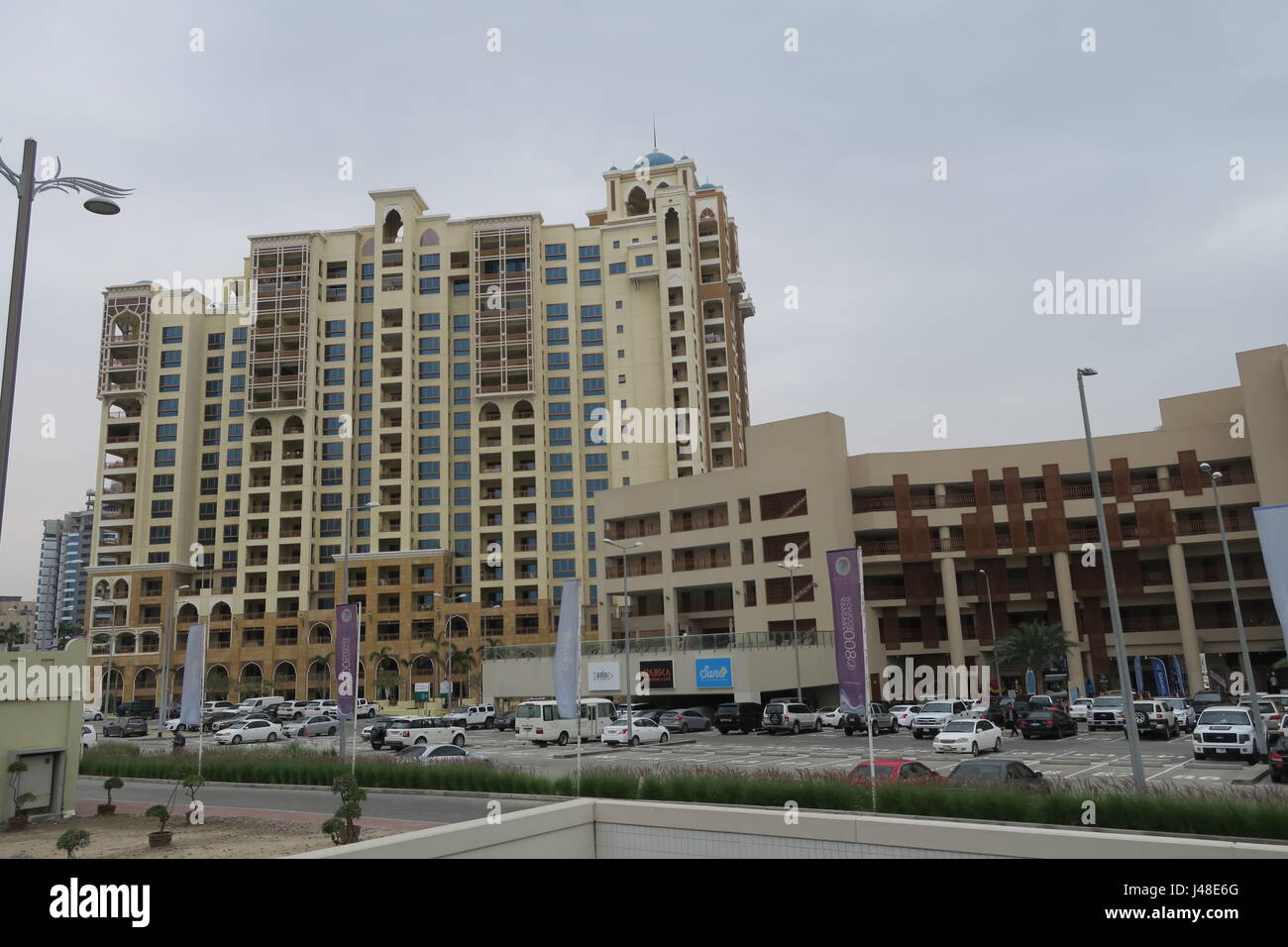 Well known settlement The Palm Jumeirah in Dubai Stock Photo - Alamy