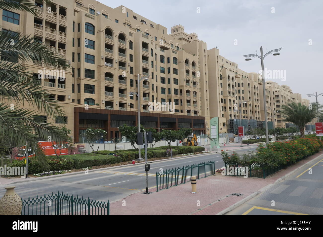 Well known settlement The Palm Jumeirah in Dubai Stock Photo - Alamy