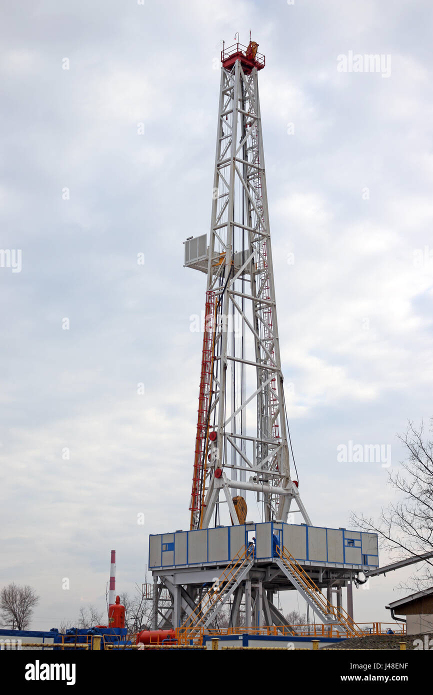 land oil drilling rig heavy industry Stock Photo - Alamy
