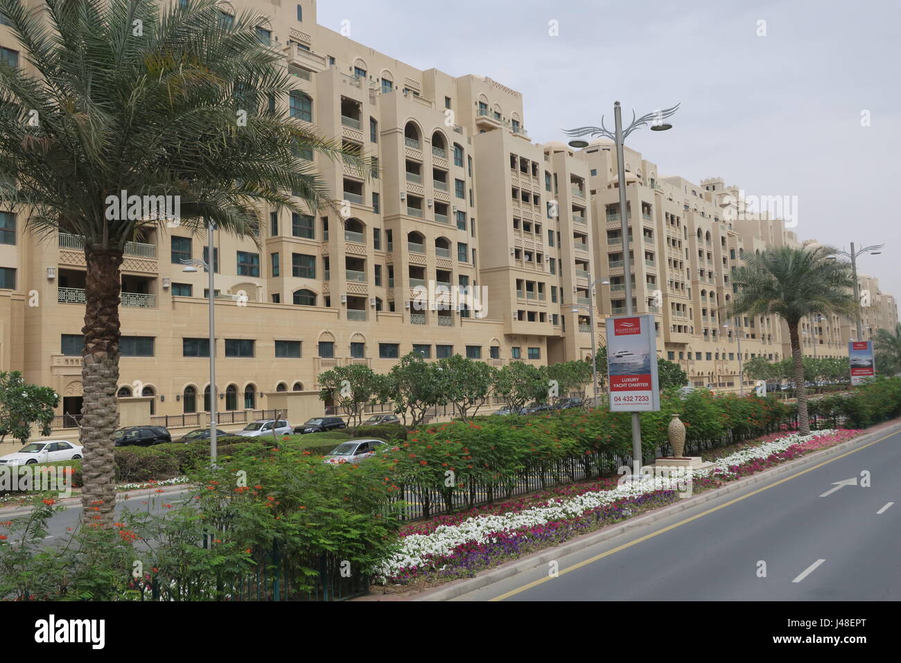 Well known settlement The Palm Jumeirah in Dubai Stock Photo - Alamy