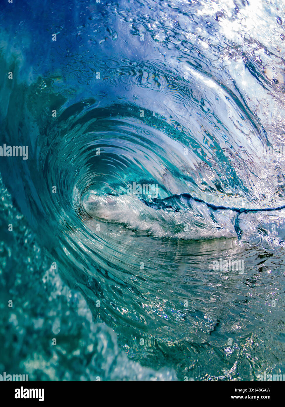 HAWAII, USA: INCREDIBLE images have revealed the anatomy of a wave ...