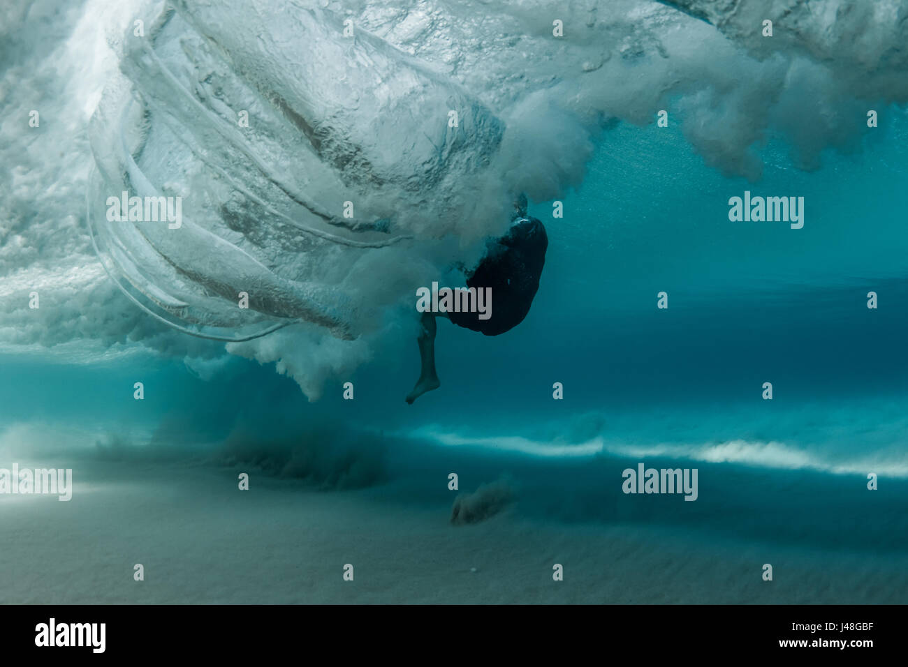 HAWAII, USA: INCREDIBLE images have revealed the anatomy of a wave ...