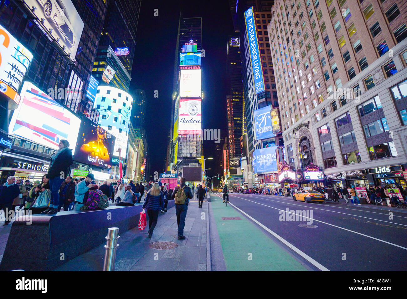 New York Times Square at night - a busy place in New York- MANHATTAN ...