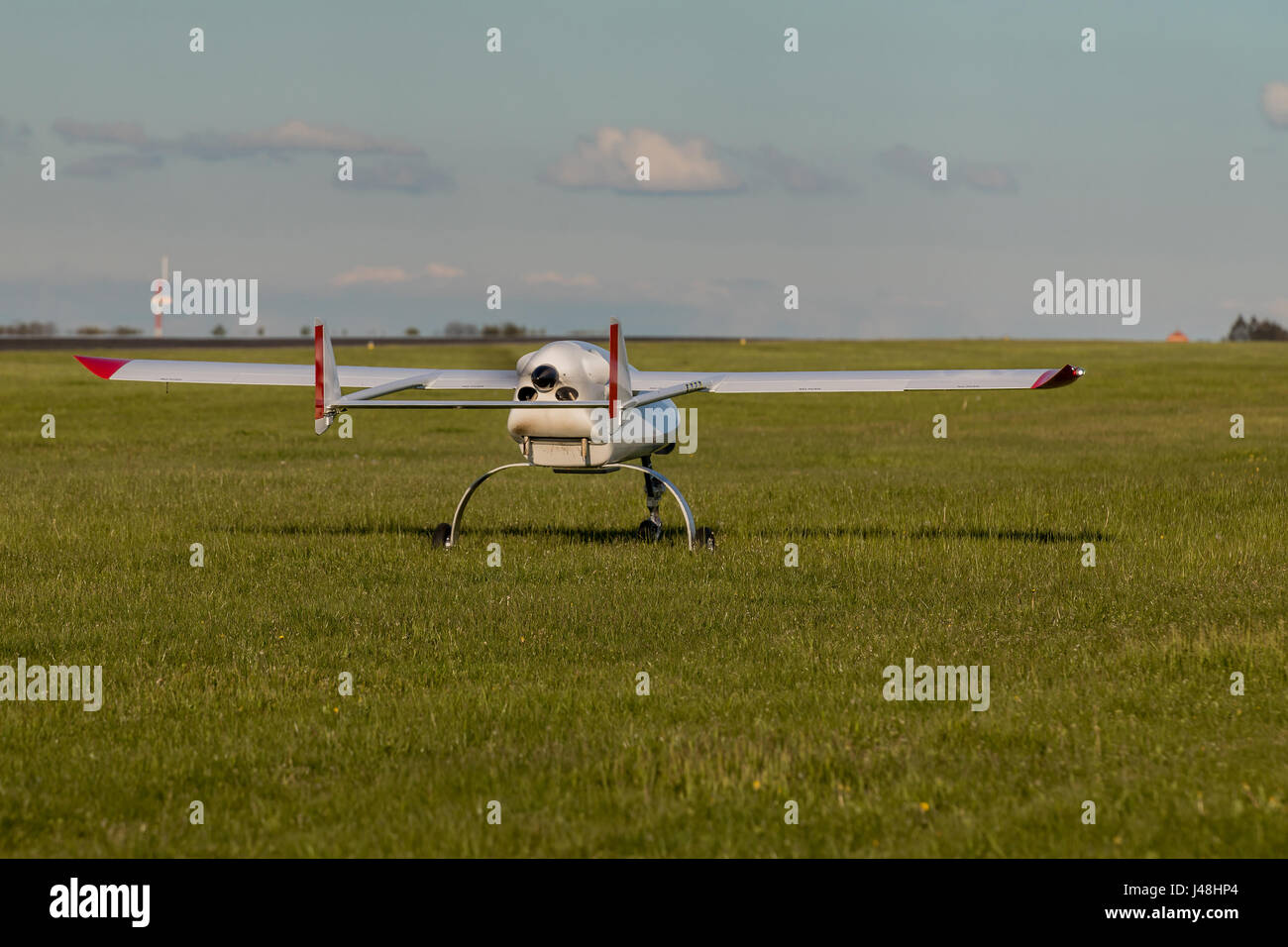 Grass runway hi-res stock photography and images - Alamy