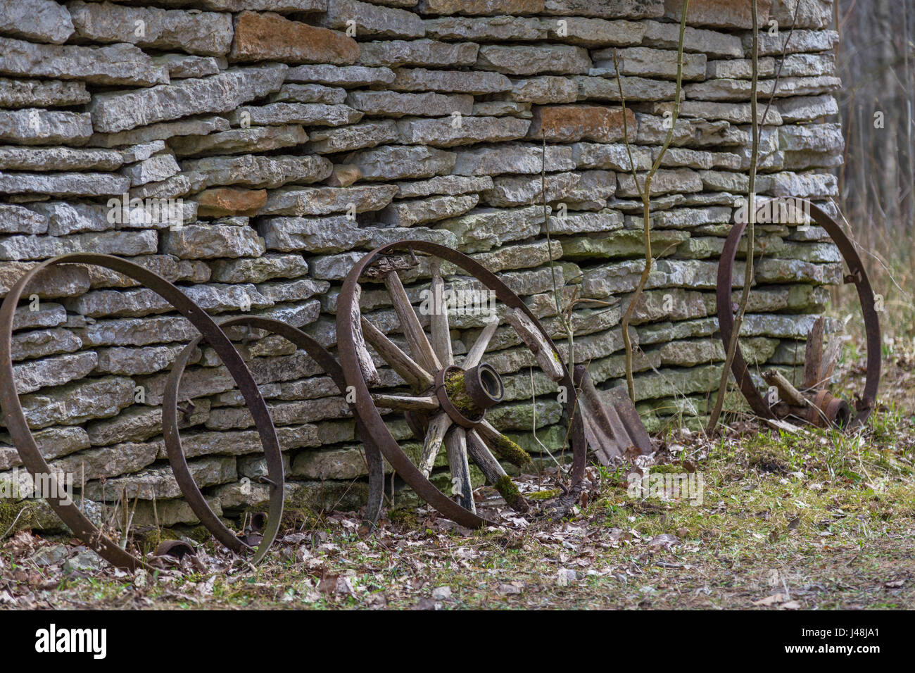 The old wooden wheels Stock Photo - Alamy
