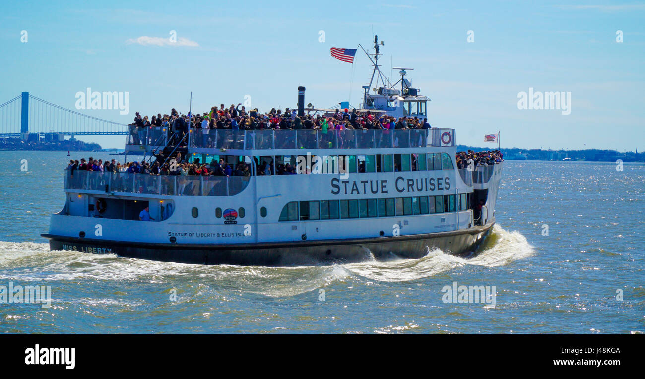 Statue Cruises - the Statue of Liberty Sightseeing boat- MANHATTAN ...