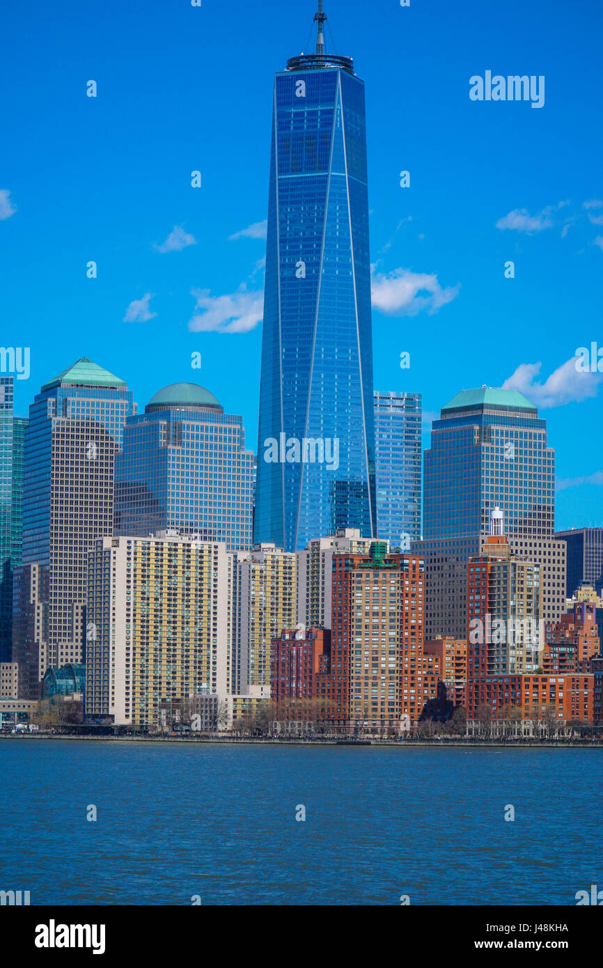 Impressive One World Trade Center Building in the Manhattan Skyline ...